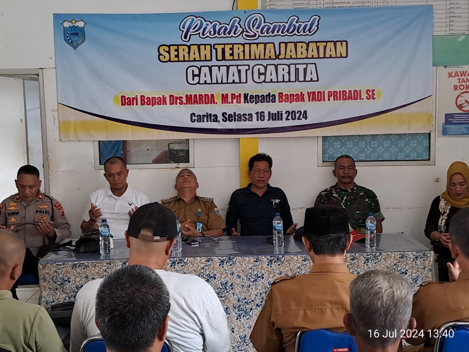 Penyerahan Cinderamata Warnai Serah Terima Jabatan Camat – Portal Poros Dunia